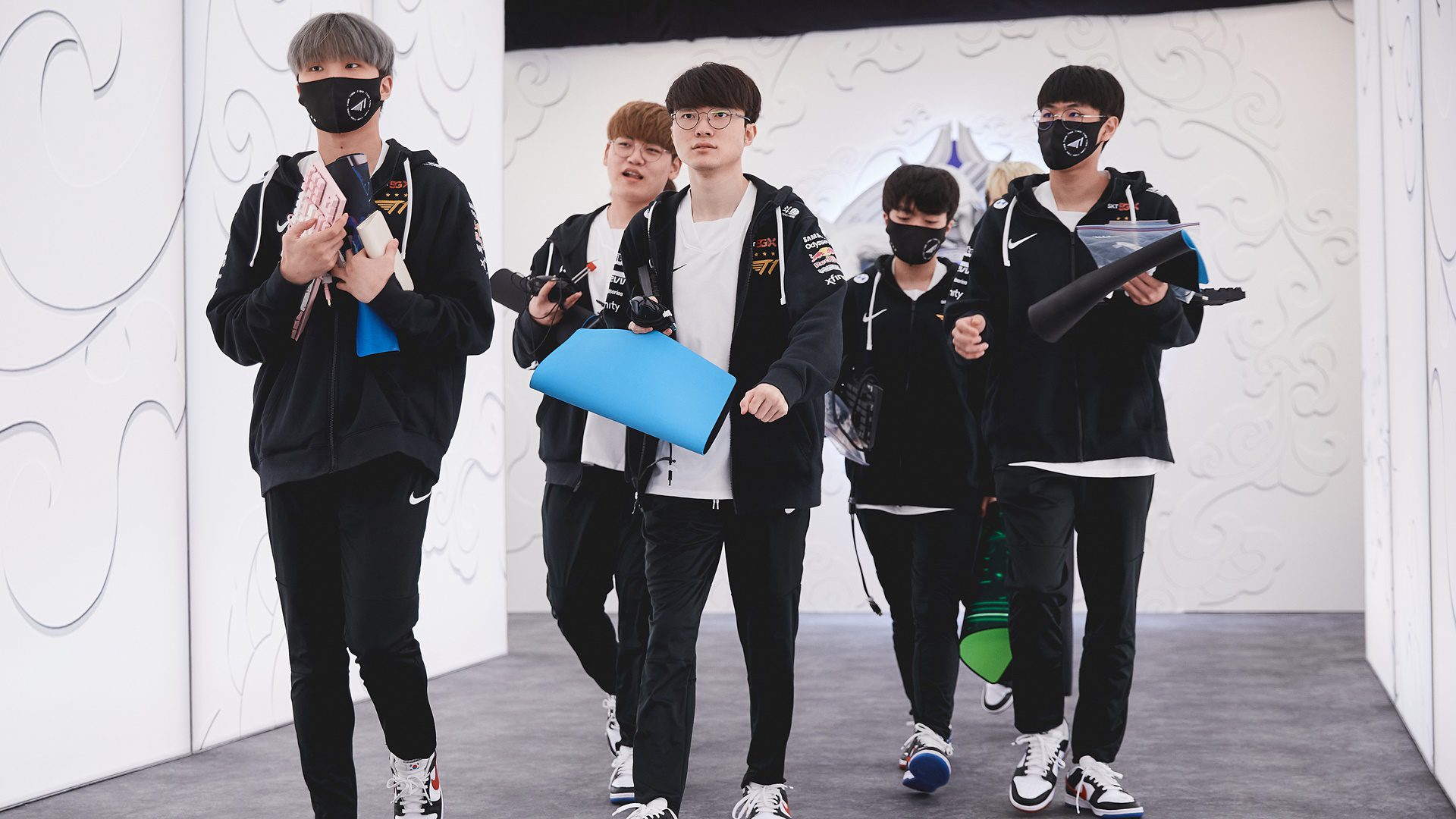 Worlds 2021 knockout stage roundtable: HLE vs. T1